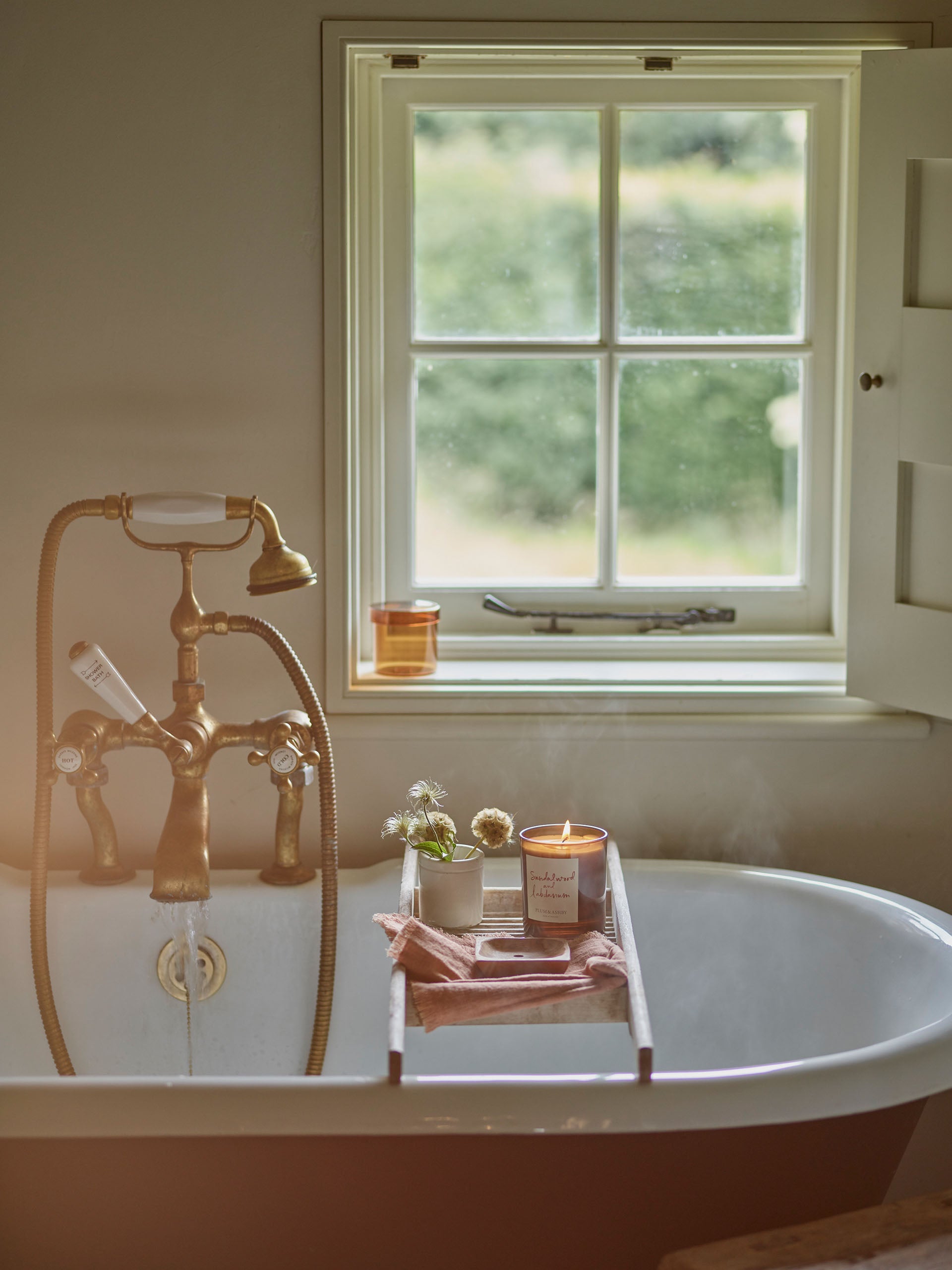 Sandalwood & Labdanum Candle | 100% Soy Wax Candle – Plum & Ashby